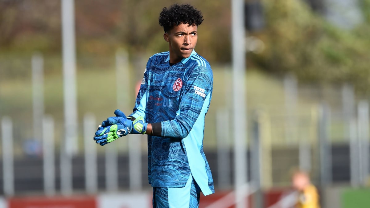 Kayel Reitmaier tekent eindelijk | Sparta Rotterdam Fanzine In the ...